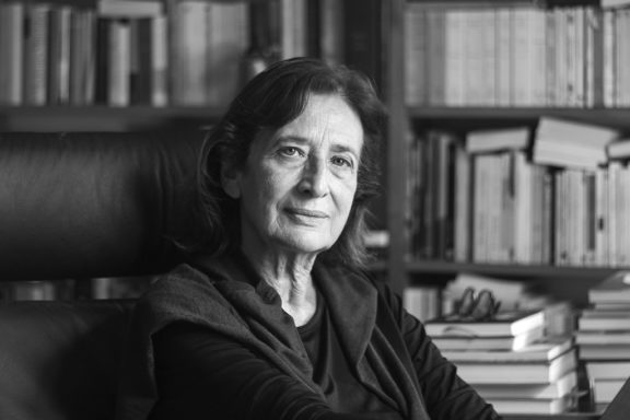 Victoria Cirlot: «Comprender un texto es como encontrar una espada ...