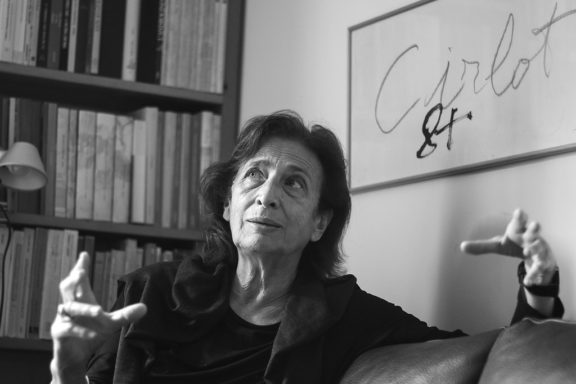 Victoria Cirlot: «Comprender un texto es como encontrar una espada ...